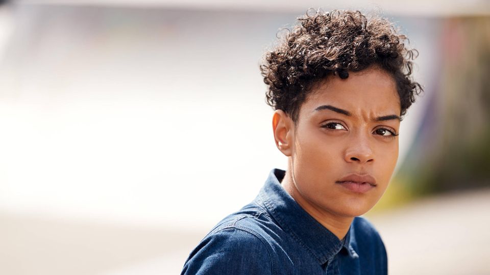 Datingtrend Negging: Wie Komplimente das Selbstbewusstsein zerstören ...