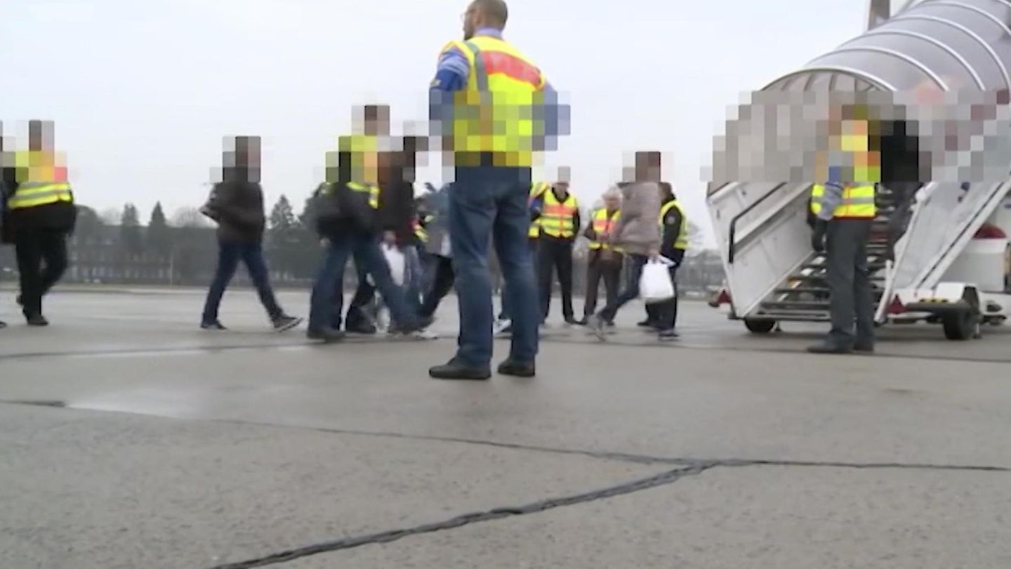 Video: Fragen und Antworten zu Abschiebungen in Deutschland | STERN.de