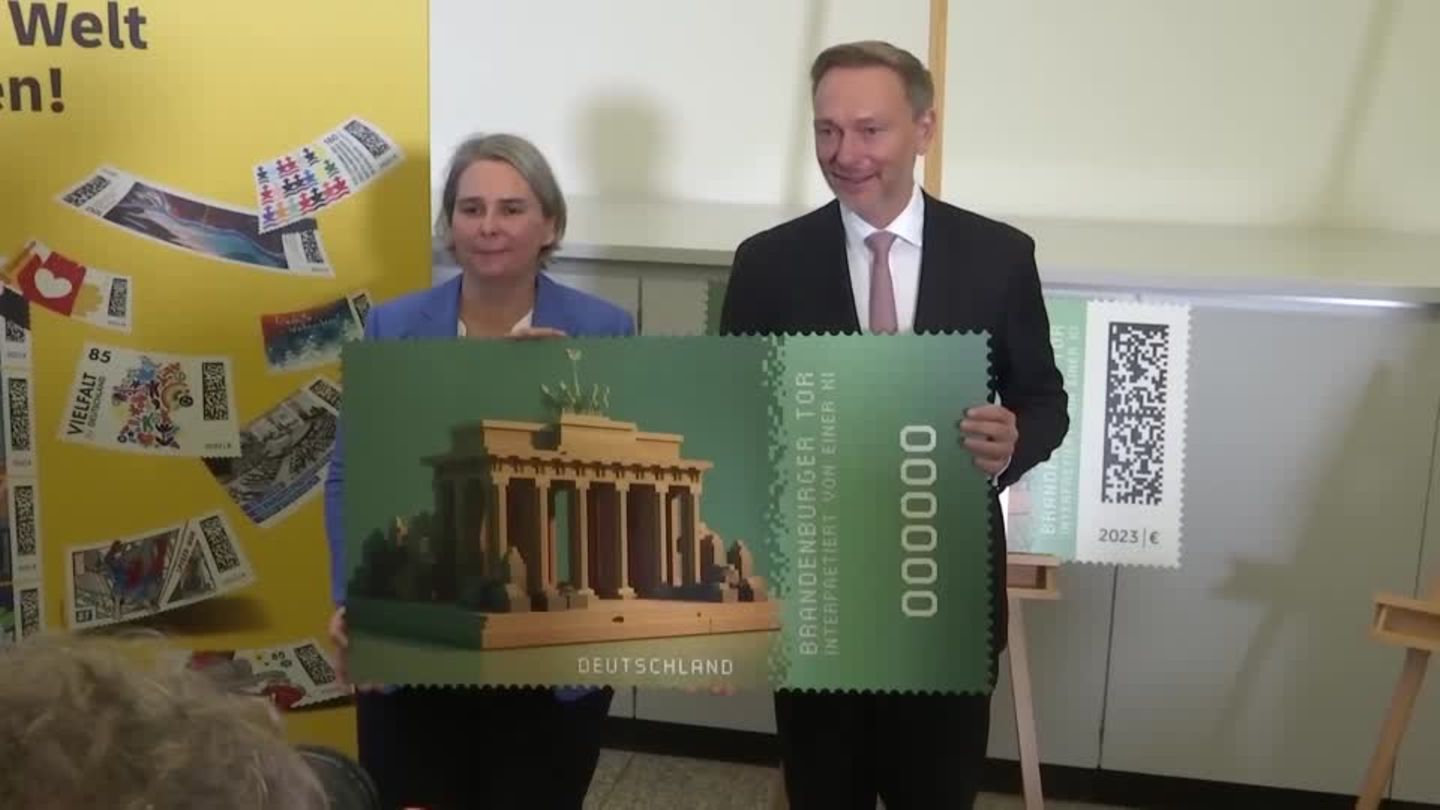 Video: Deutsche Post stellt erste Krypto-Briefmarke vor | STERN.de