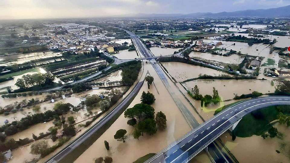 Sturm "Ciaran" wütet in Europa – mindestens zwölf Tote | STERN.de