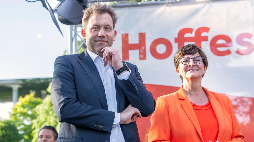 SPD-Parteitag: Esken und Klingbeil als Vorsitzende wiedergewählt | STERN.de