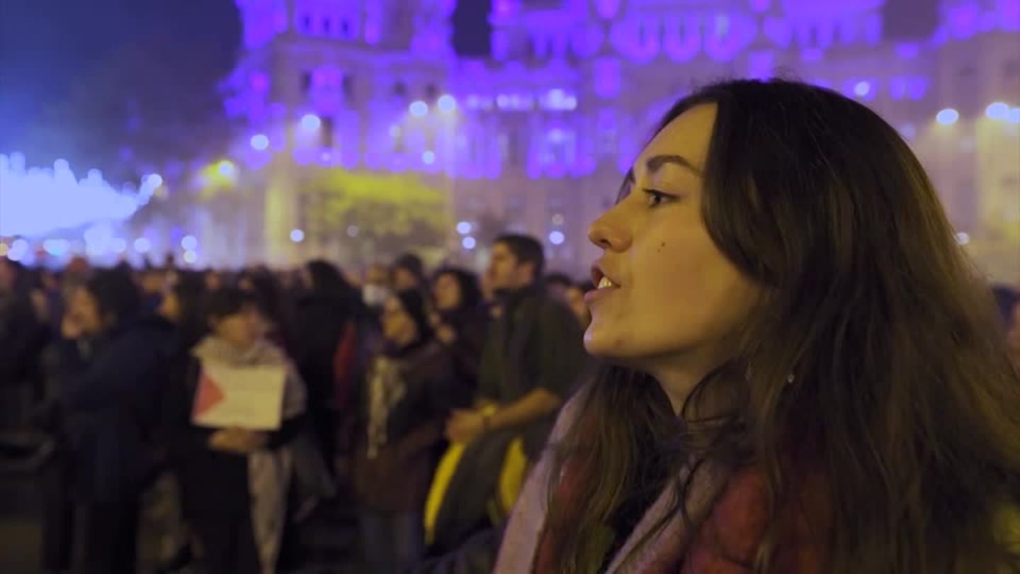 Video: Zehntausende protestieren weltweit gegen Gewalt gegen Frauen ...