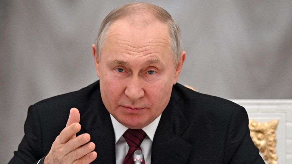 Wladimir Putin beendet das Jahr siegessicher und nennt Bedingungen für ...