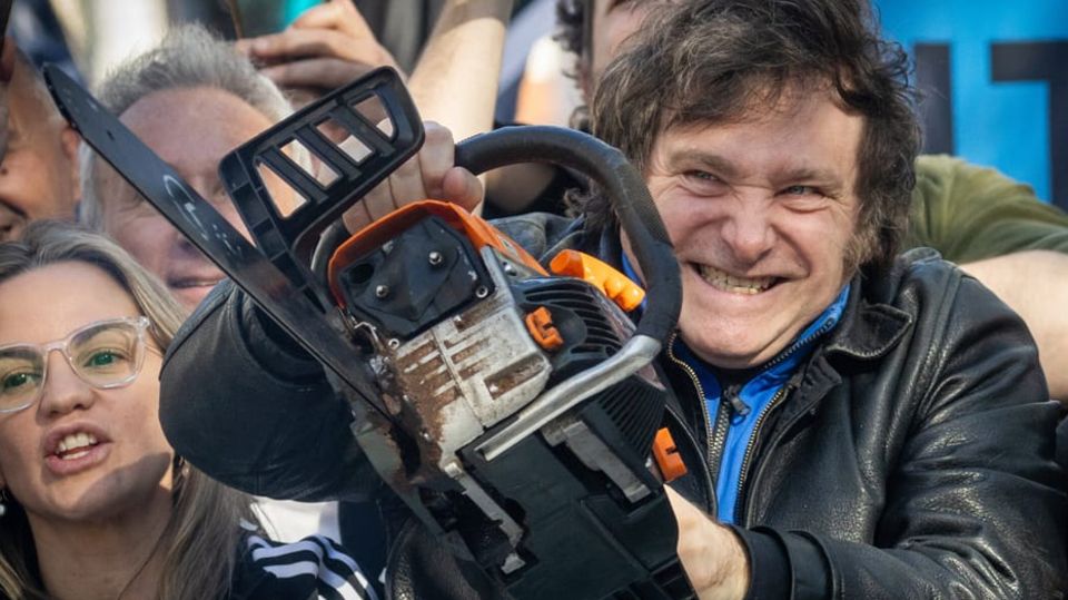 Javier Milei: Argentiniens neuer Präsident startet radikal ins Amt ...