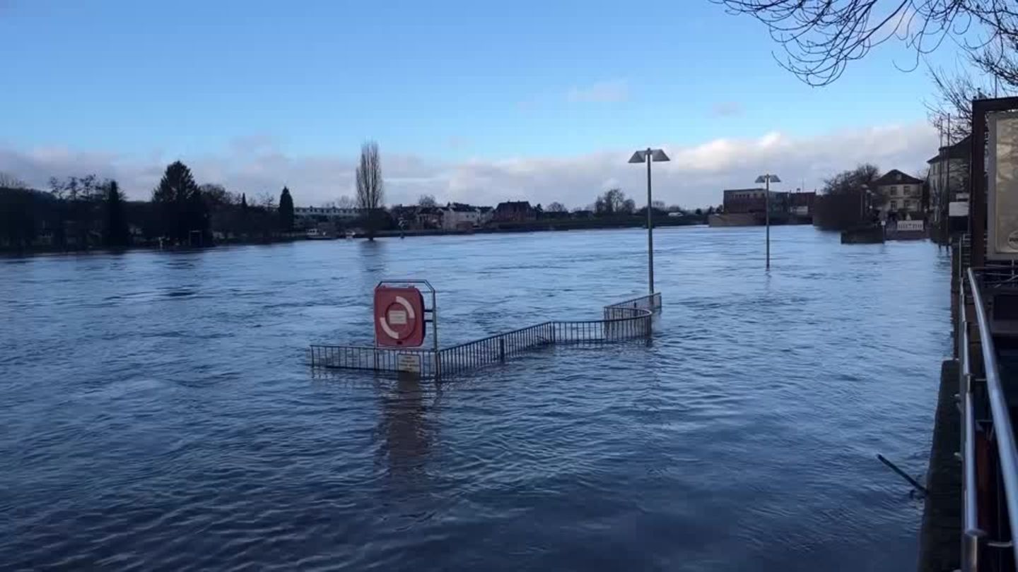 Video: Hochwasserlage weiter angespannt | STERN.de