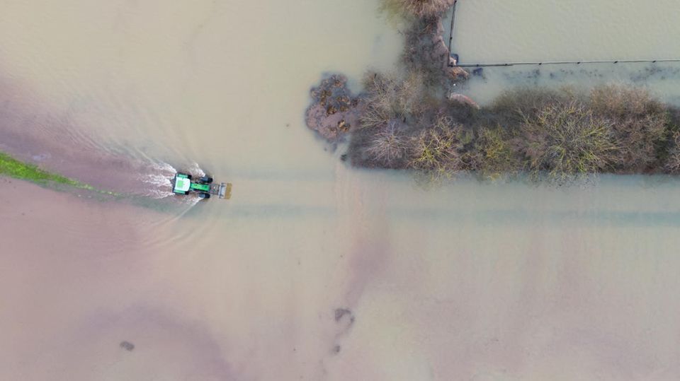 Hochwasser in Deutschland: Kanzler Scholz reist in betroffene Gebiete | STERN.de