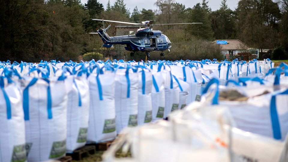 Hochwasser in Deutschland: Kanzler Scholz reist in betroffene Gebiete | STERN.de