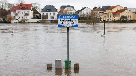 Hochwasser in Deutschland: Kanzler Scholz reist in betroffene Gebiete | STERN.de