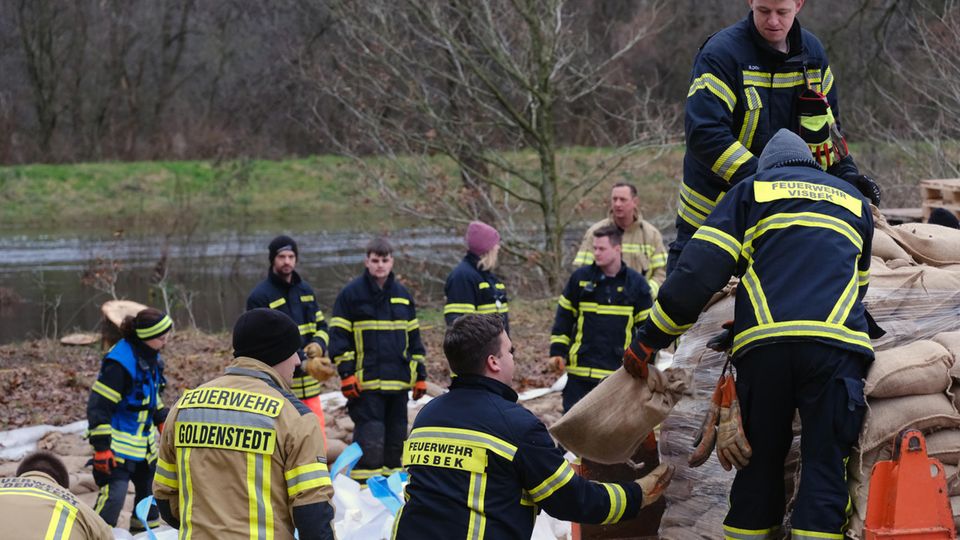 Hochwasser in Deutschland: Kanzler Scholz reist in betroffene Gebiete | STERN.de