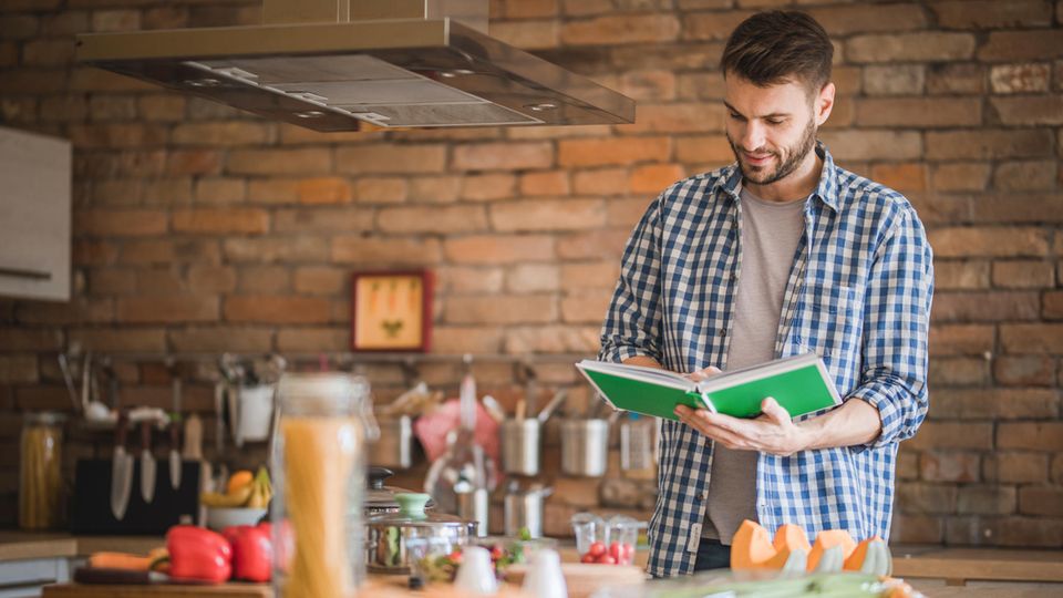 Jamie Oliver Kochbücher: Seine Werke, chronologisch sortiert | STERN.de