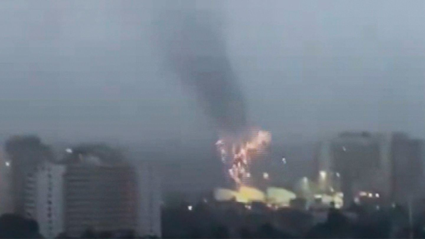 Spektakuläre Aufnahmen aus Florida: Tornado lässt Funken fliegen | STERN.de