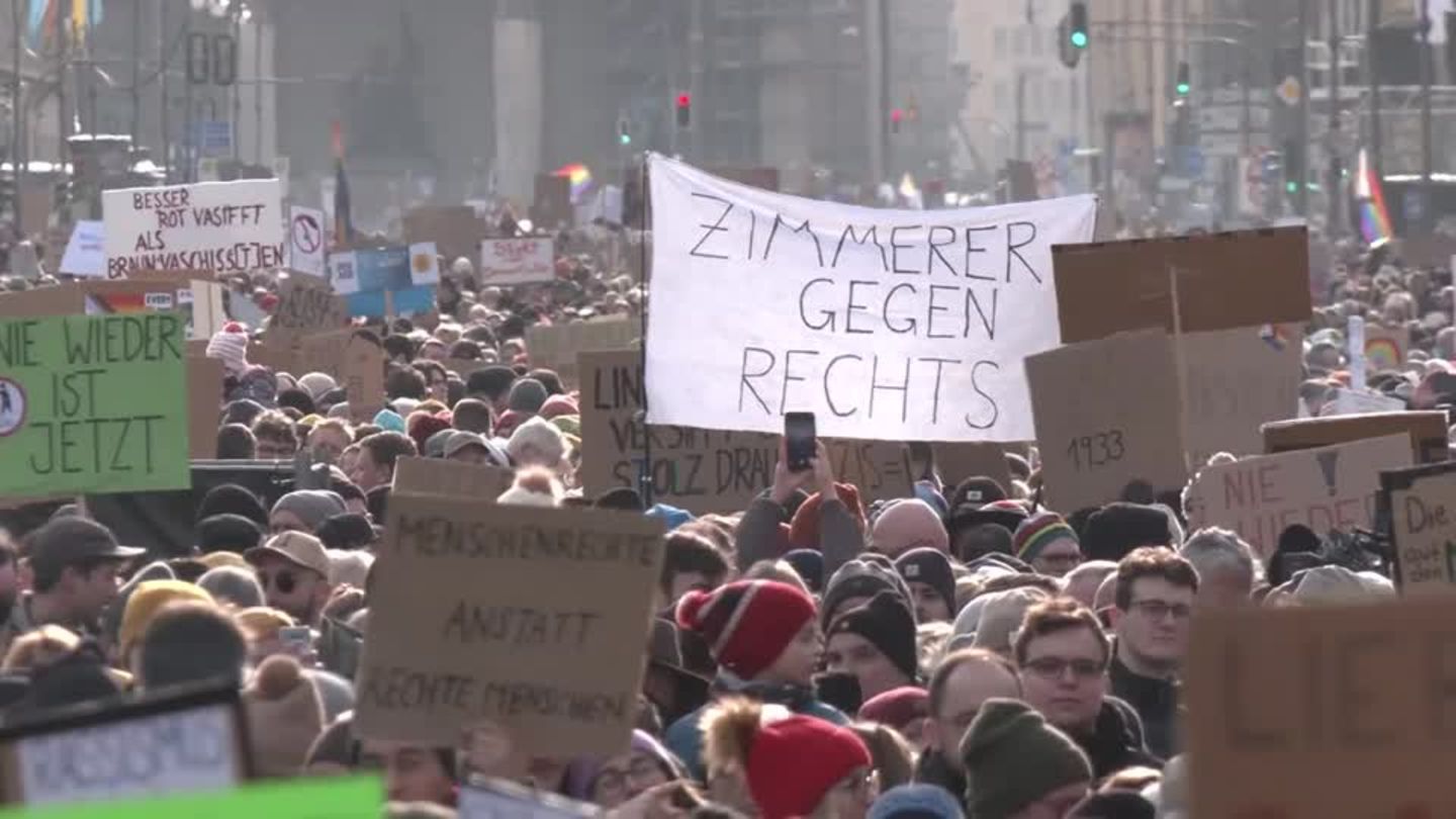 Video: Organisatoren in München beenden Anti-AFD-Demo wegen Überfüllung ...