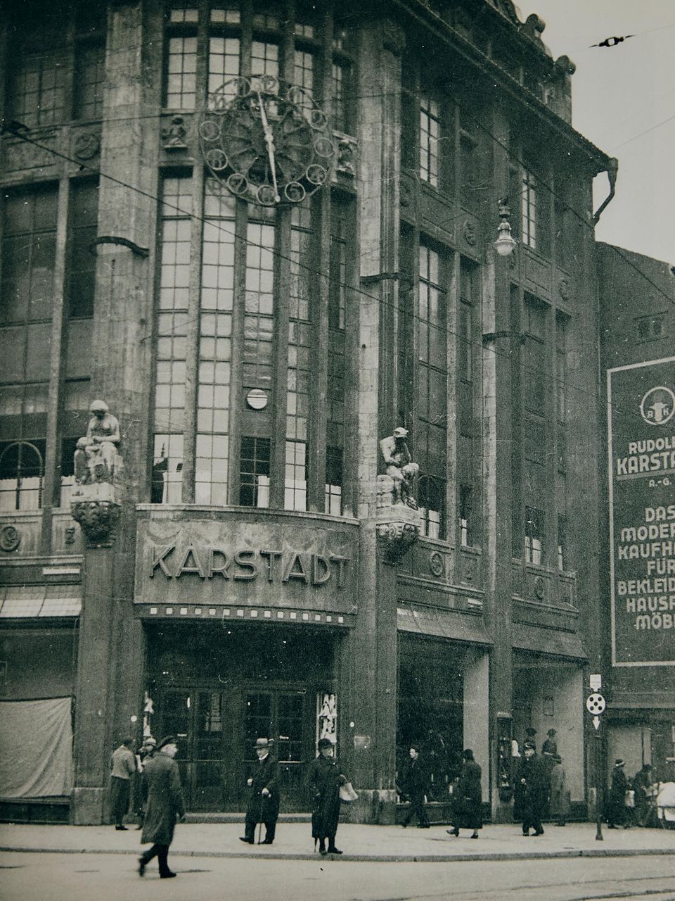 Mister Karstadt zeigt sein Archiv | STERN.de