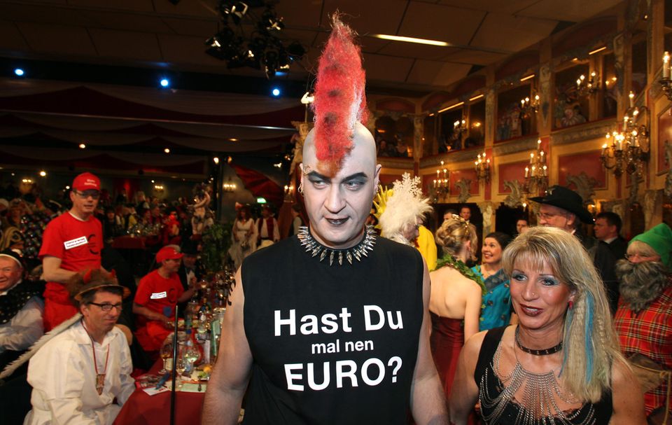 Markus Söder und seine Fastnacht-Kostüme – diesmal geht er als Elvis ... Markus Söder und seine Fastnacht-Kostüme – diesmal geht er als Elvis ...