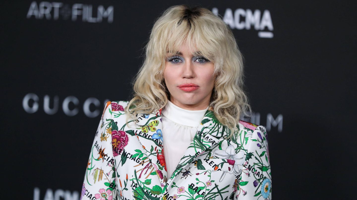 Miley Cyrus: Mauerblümchen, Sexbombe, Feministin – die Looks der ...