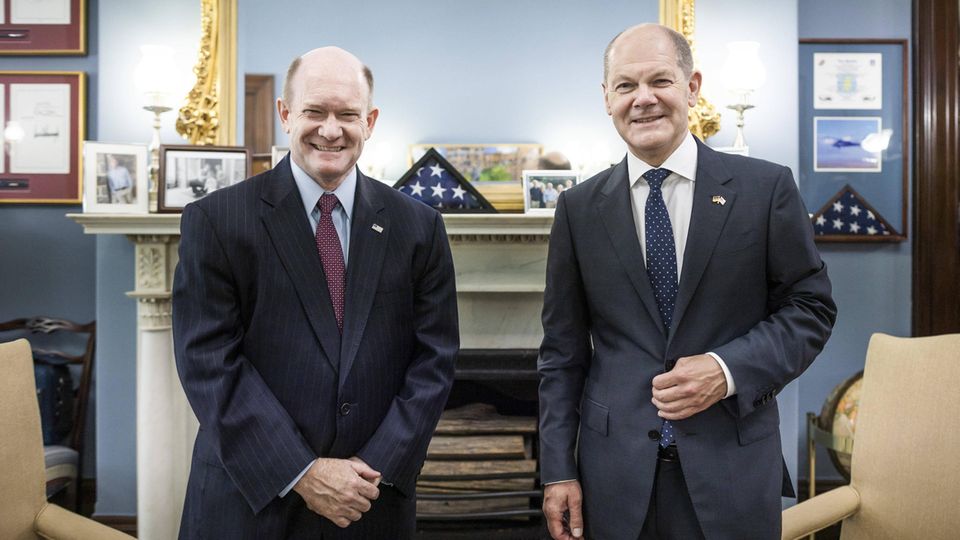 Olaf Scholz trifft seinen Doppelgänger – und postet ein Beweisbild ...