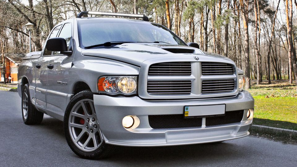 Hubraum statt Wohnraum: Diese Autos setzen auf richtig große Motoren ...