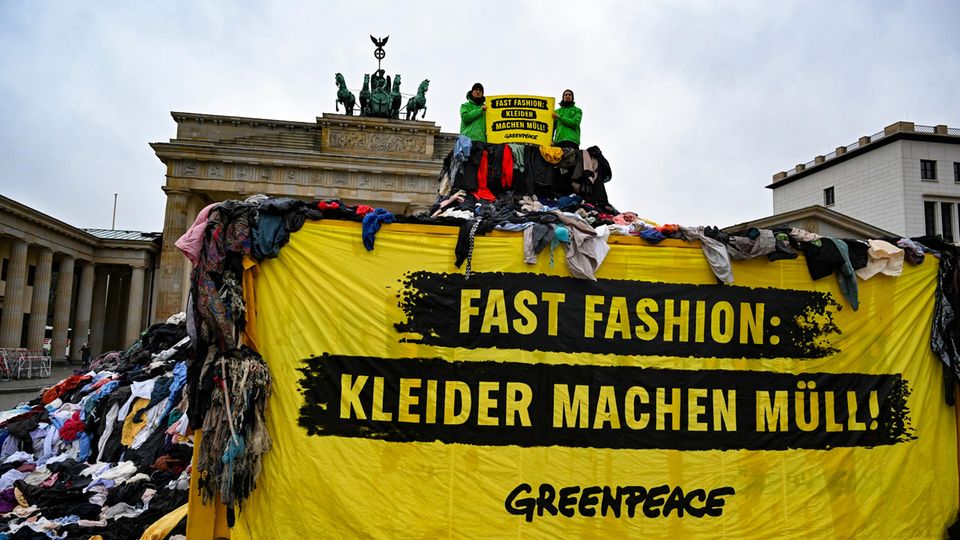 Fast Fashion - FastTRASH: Wie die Generation Z über die Modeindustrie ...