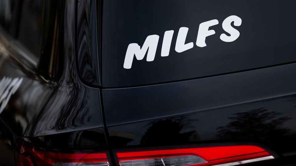 Miles Carsharing: Warum fahren plötzlich "Milfs" durch Deutschland ...