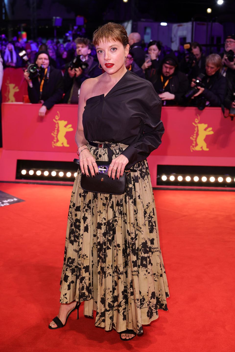 Von Amanda Seyfried bis Sharon Stone: Die aufregendsten Looks der Berlinale | STERN.de