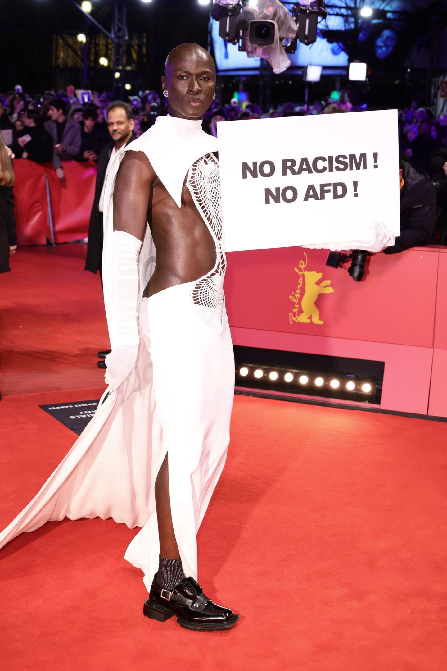 Von Amanda Seyfried bis Sharon Stone: Die aufregendsten Looks der ...