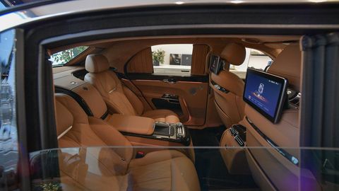 Aurus Senat: Diesen Luxus-Schlitten hat Putin seinem Kumpel Kim geschenkt | STERN.de