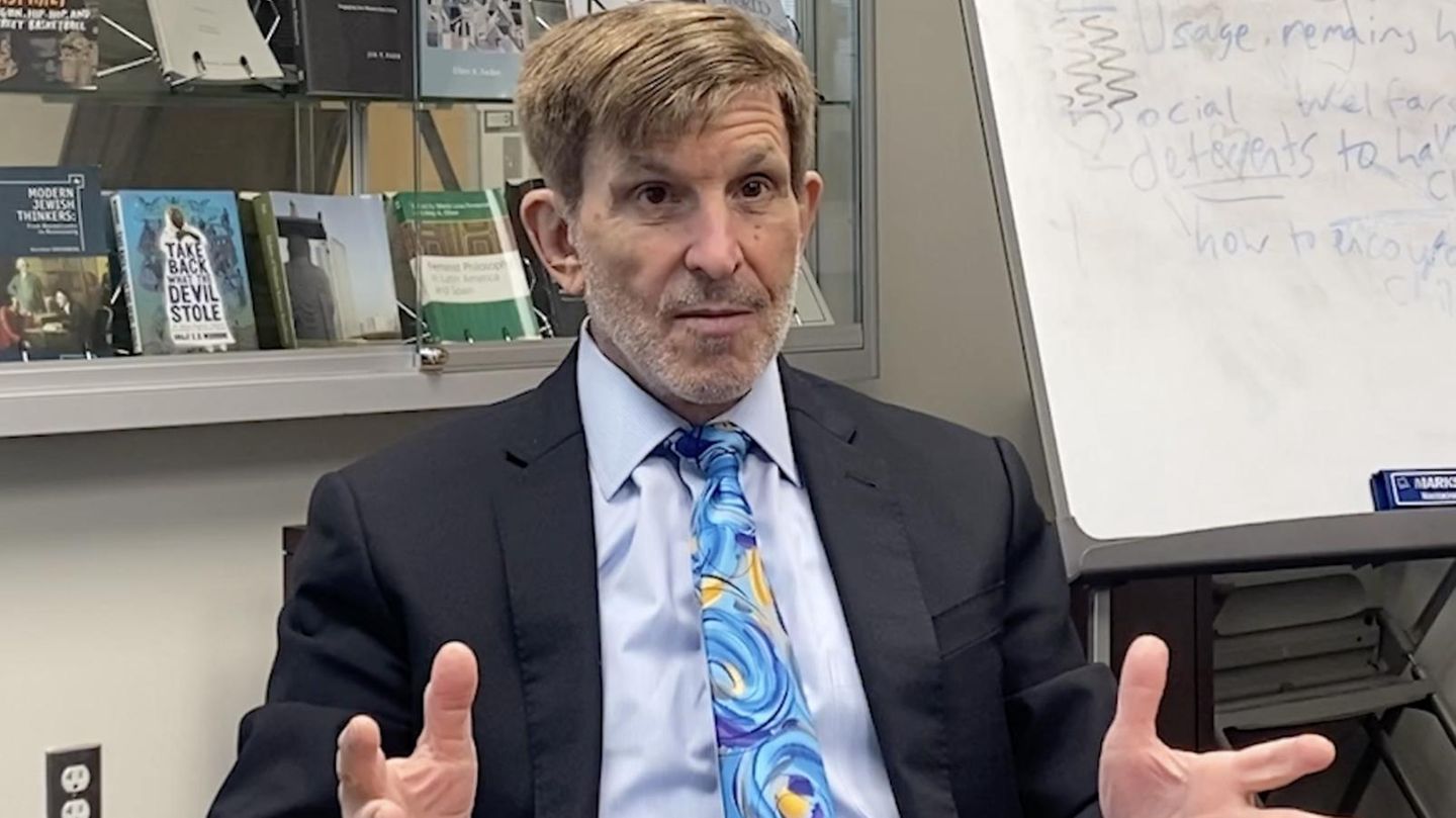 US-Wahl: Vorhersager Allan Lichtman gibt erste Hinweise, wer gewinnen ...