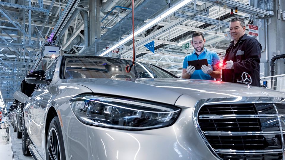 Luxusautos am Fließband: Zu Besuch in der Mercedes Factory 56 | STERN.de