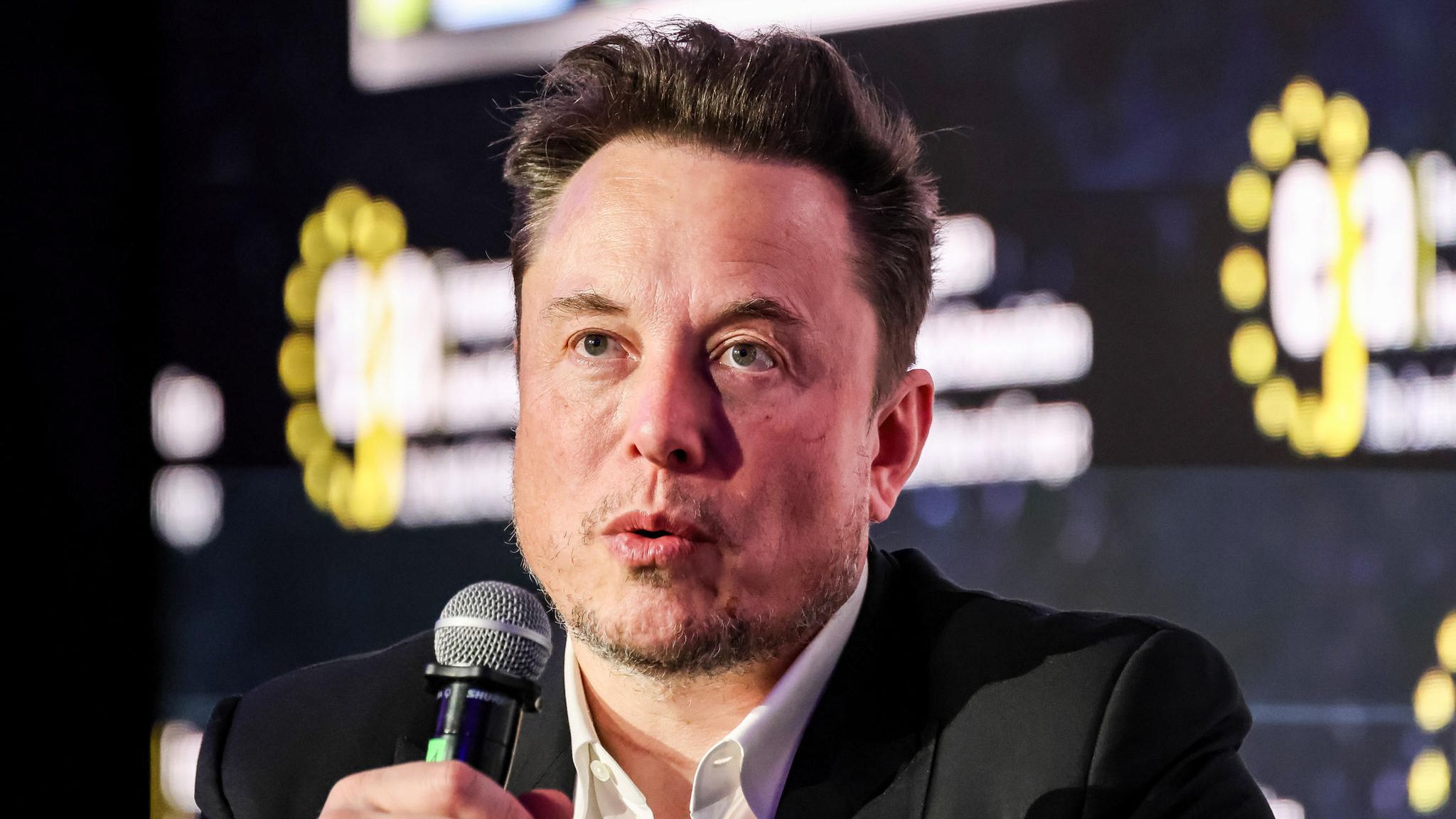 Musk prophezeit Kiews Niederlage und wird als "Kreml-Elon" gegrillt | STERN.de