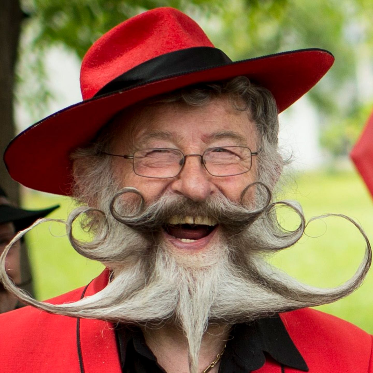 Gruselig Aussehender Schnurrbart Mürrisch Aussehender Bärtiger Mann