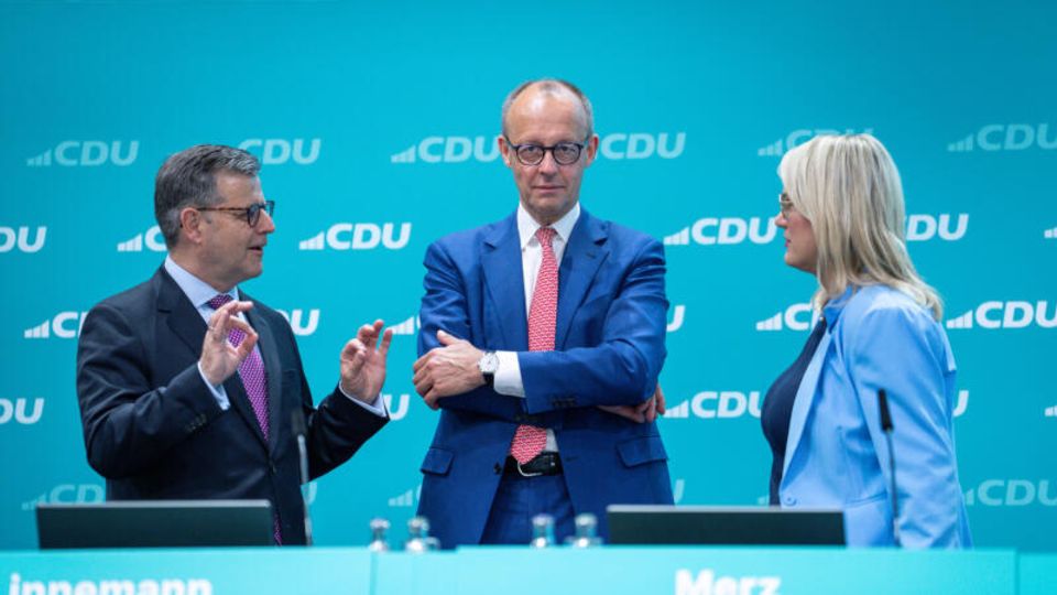 CDU will Aussetzung der Wehrpflicht schrittweise zurücknehmen | STERN.de