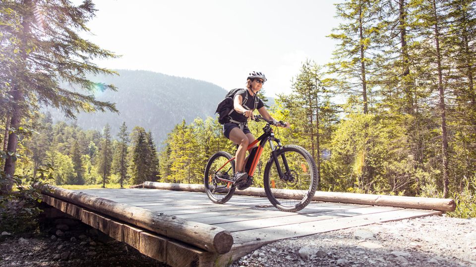 Alarmanlage bis Lenkerstulpen: Diese Fahrrad-Gadgets bereichern jede Tour