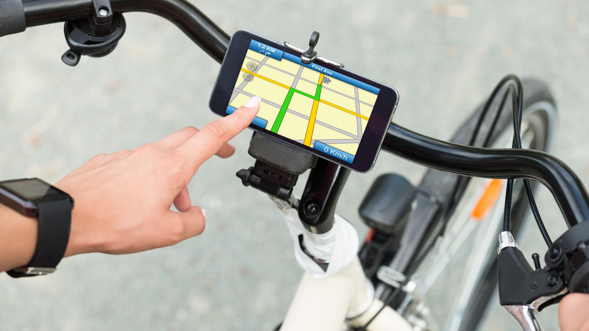 E-Bike-Navi vs. Smartphone – was ist besser für die Tour geeignet? | STERN.de