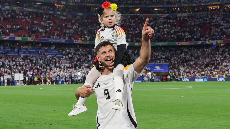 EM 2024: Niclas Füllkrug feiert DFB-Sieg mit seiner Tochter | STERN.de