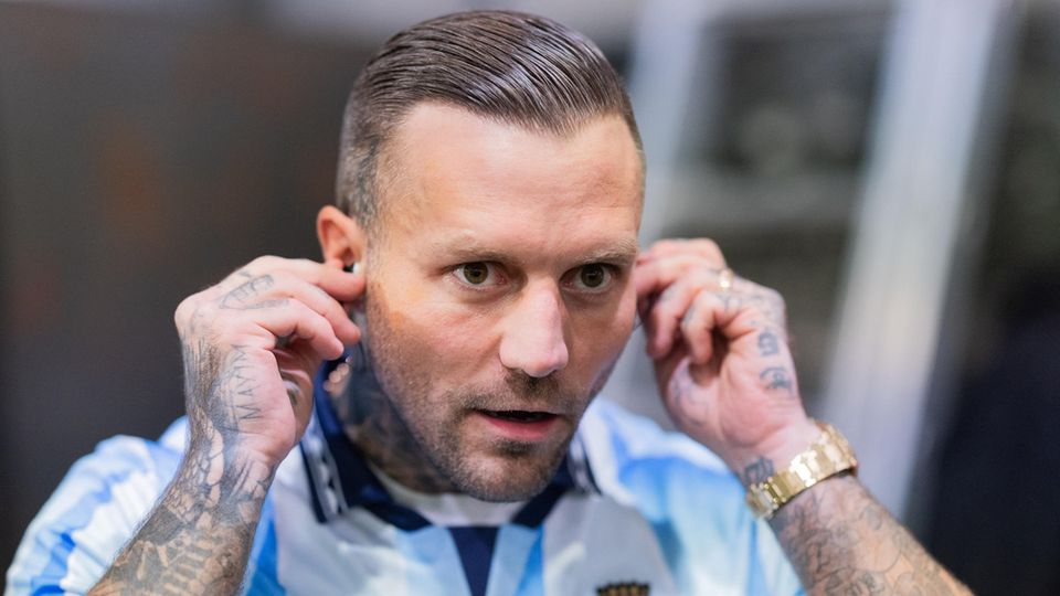 Rapper Kontra K gibt Privatkonzert bei der Nationalelf | STERN.de