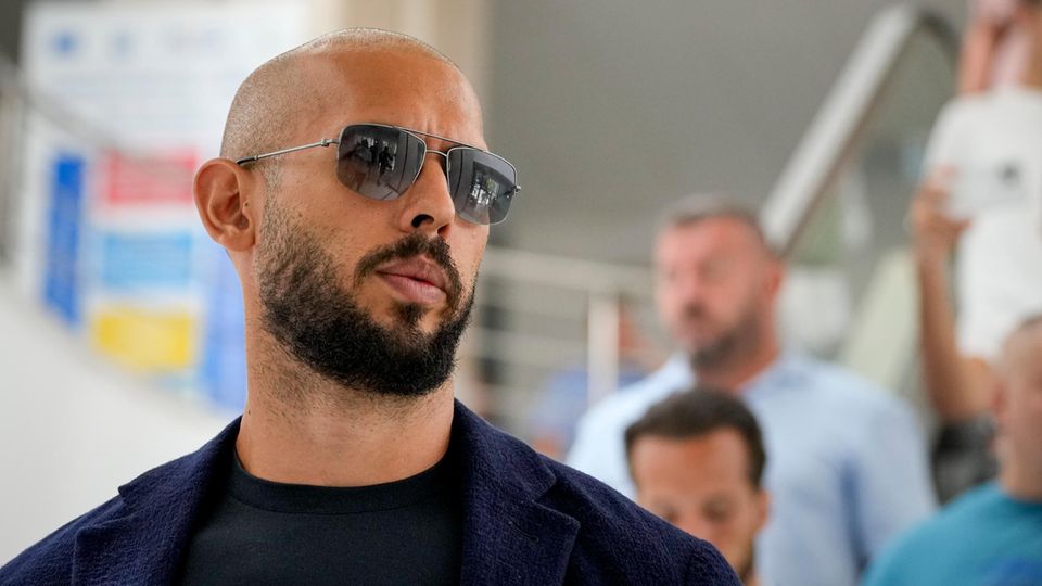 Influencer Andrew Tate wegen Steuerbetrugs angeklagt | STERN.de