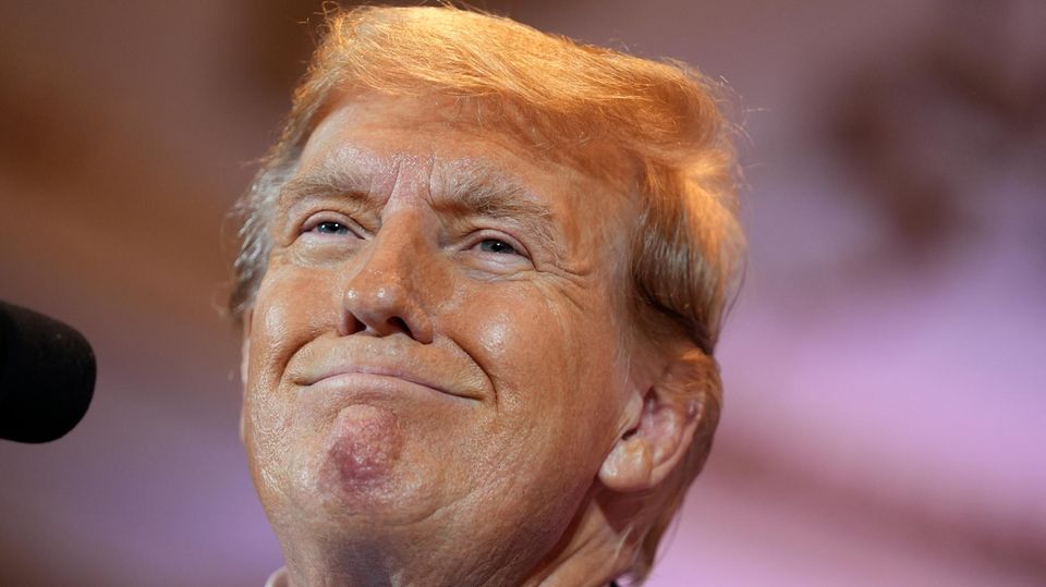 Donald Trump spendete Geld an Kamala Harris – das steckt dahinter ...