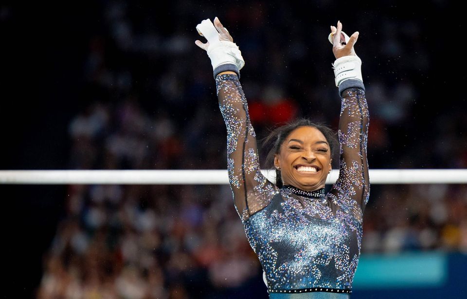 Simone Biles bei Olympia: Sie begeistert die Promis und holt das erste ...