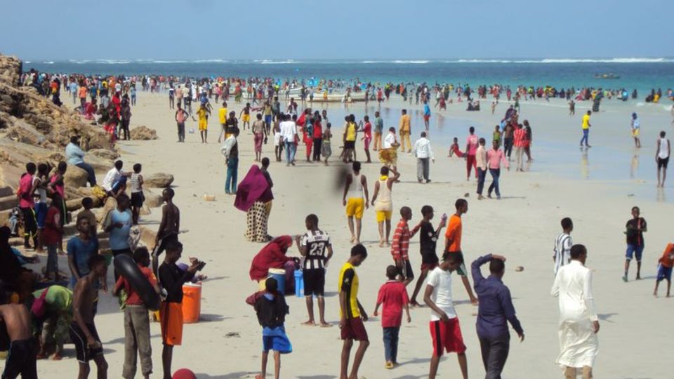 Mogadischu: Mindestens 32 Tote bei Terrorangriff auf beliebten Strand ...