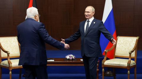 Palästinenserpräsident Mahmud Abbas besucht Putin in Moskau | STERN.de