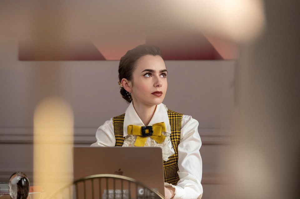 Emily in Paris Staffel vier auf Netflix: Die neuen Looks haben Chic ...