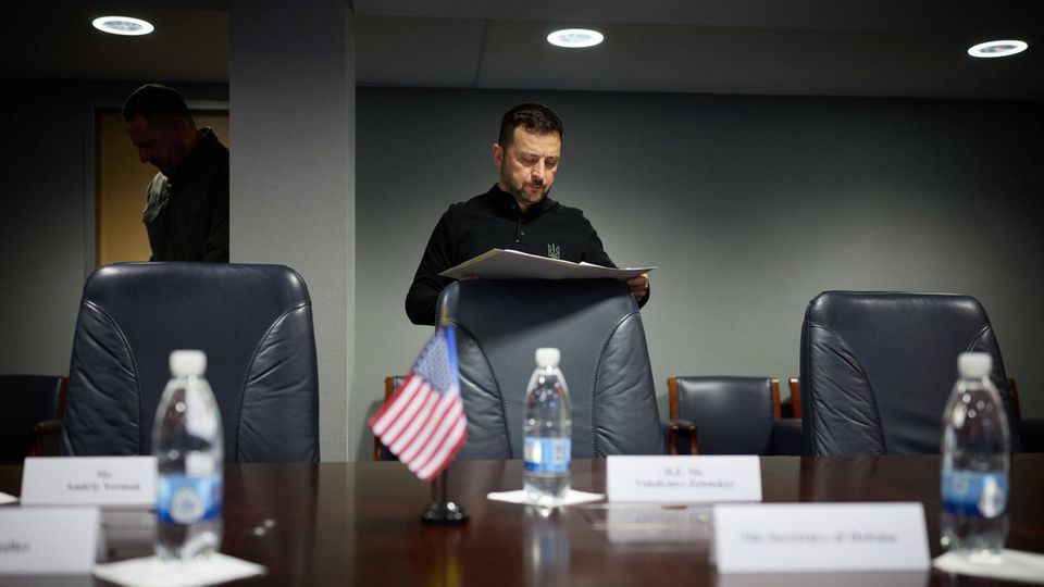 Ukraine: Biden und Selenskyj treffen sich auf US-Luftwaffenstützpunkt | STERN.de