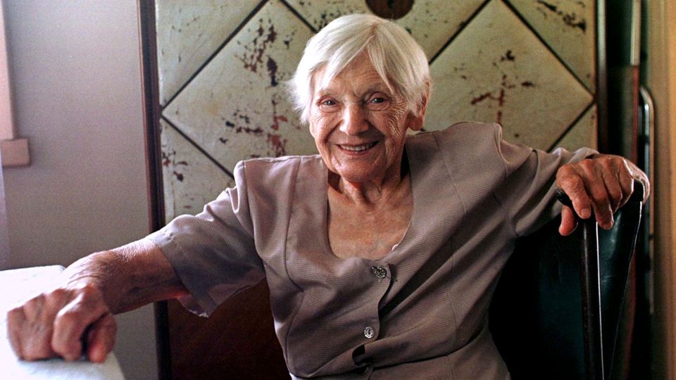 Oskar Schindler zum 50. Todestag: Ehefrau Emilie im Interview (Archiv ...