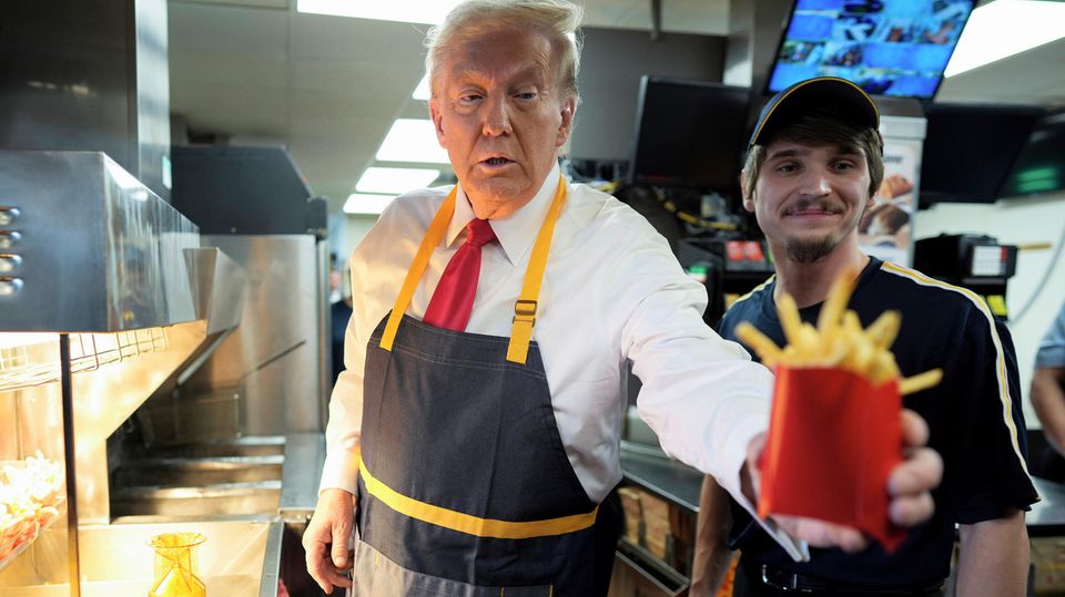 Donald Trump provoziert Kamala Harris bei McDonald's: Fritten first ... Donald Trump provoziert Kamala Harris bei McDonald's: Fritten first ...