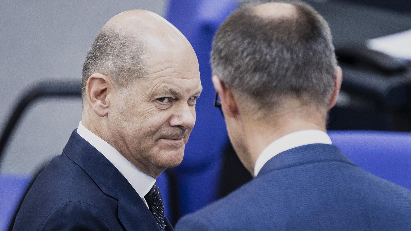 Olaf Scholz und Friedrich Merz im Kampf um das Vertrauen der Deutschen ...