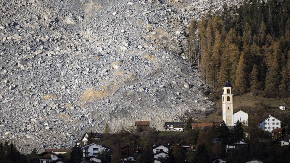 Schweiz: Brienz bereitet erneut Räumung wegen möglichem Erdrutsch vor ...
