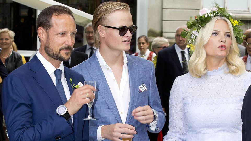 Marius Borg Høiby: Mette-Marits Sohn muss in Untersuchungshaft | STERN.de