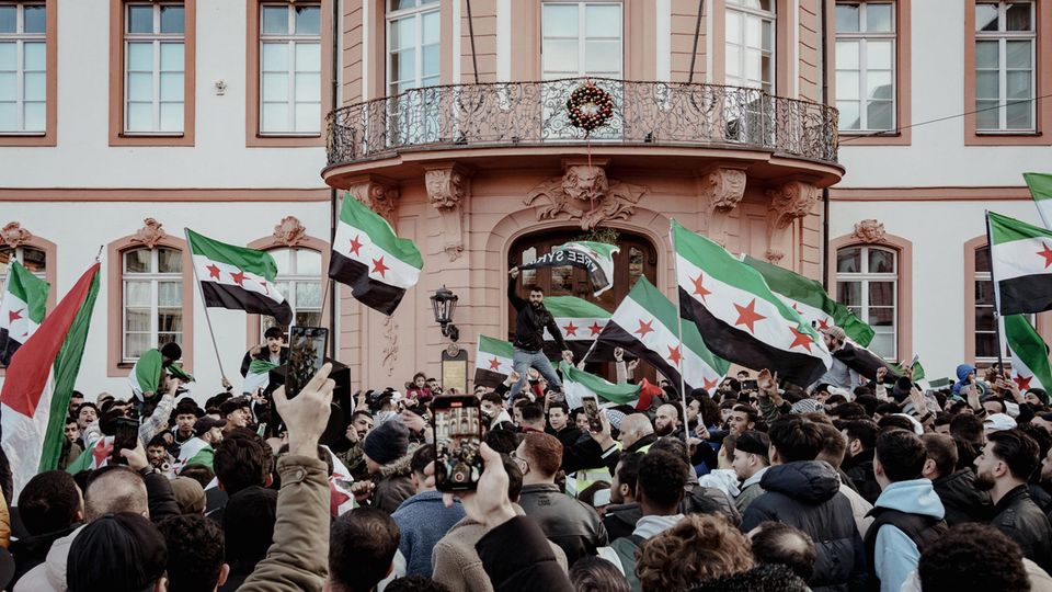 Revolution in Syrien: Tausende Syrer feiern in Deutschland | STERN.de