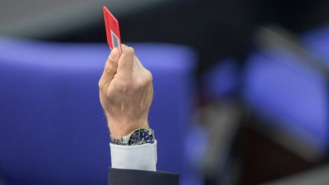 Vertrauensfrage: Ergebnis-Grafik zeigt die Stimmen der Abgeordneten ...