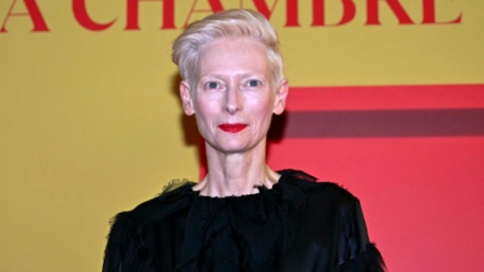 Schauspielerin Tilda Swinton erhält Goldenen Ehrenbären der Berlinale 2025 | STERN.de